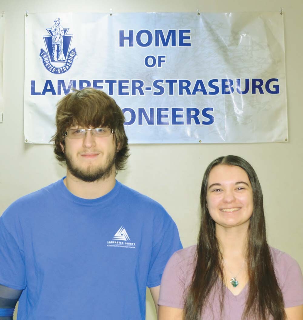 Swimmers secure eight medals at districts | TownLively