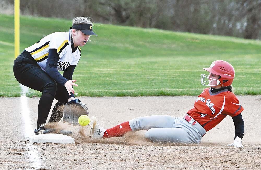 Braves' softball falls to Solanco | TownLively