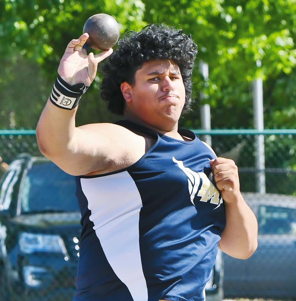 Comet track teams sweep Lebanon on senior day | TownLively